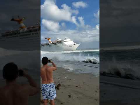 Cruise Ship Has Rocky Ride Into Port [Video]