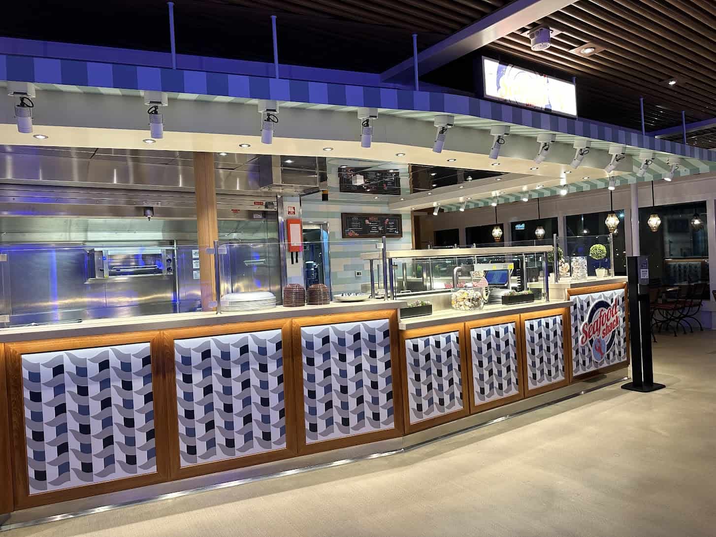 Carnival Venezia Review: Info on Bars, Restaurants, Cabins