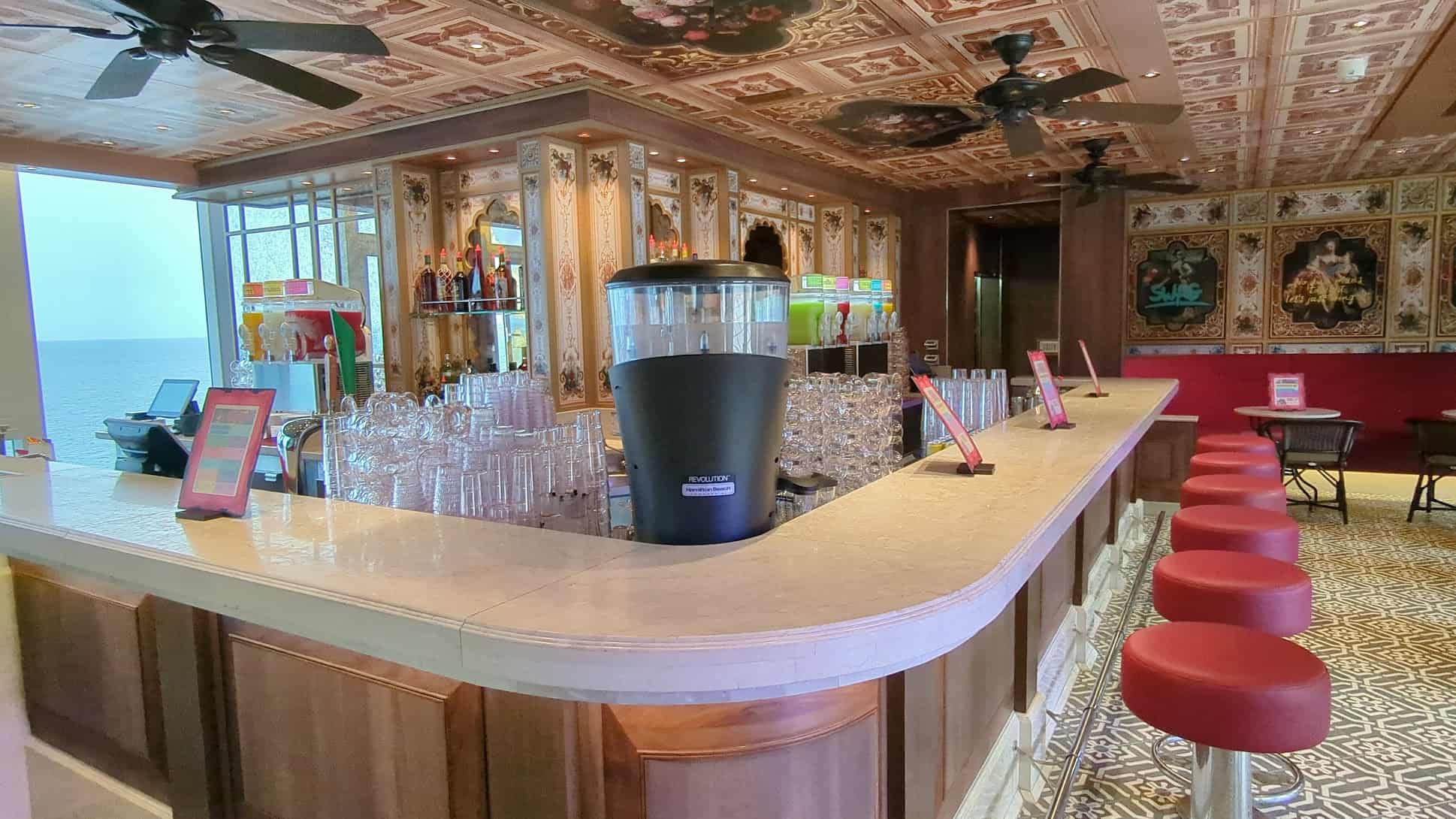 Carnival Venezia Review: Info on Bars, Restaurants, Cabins