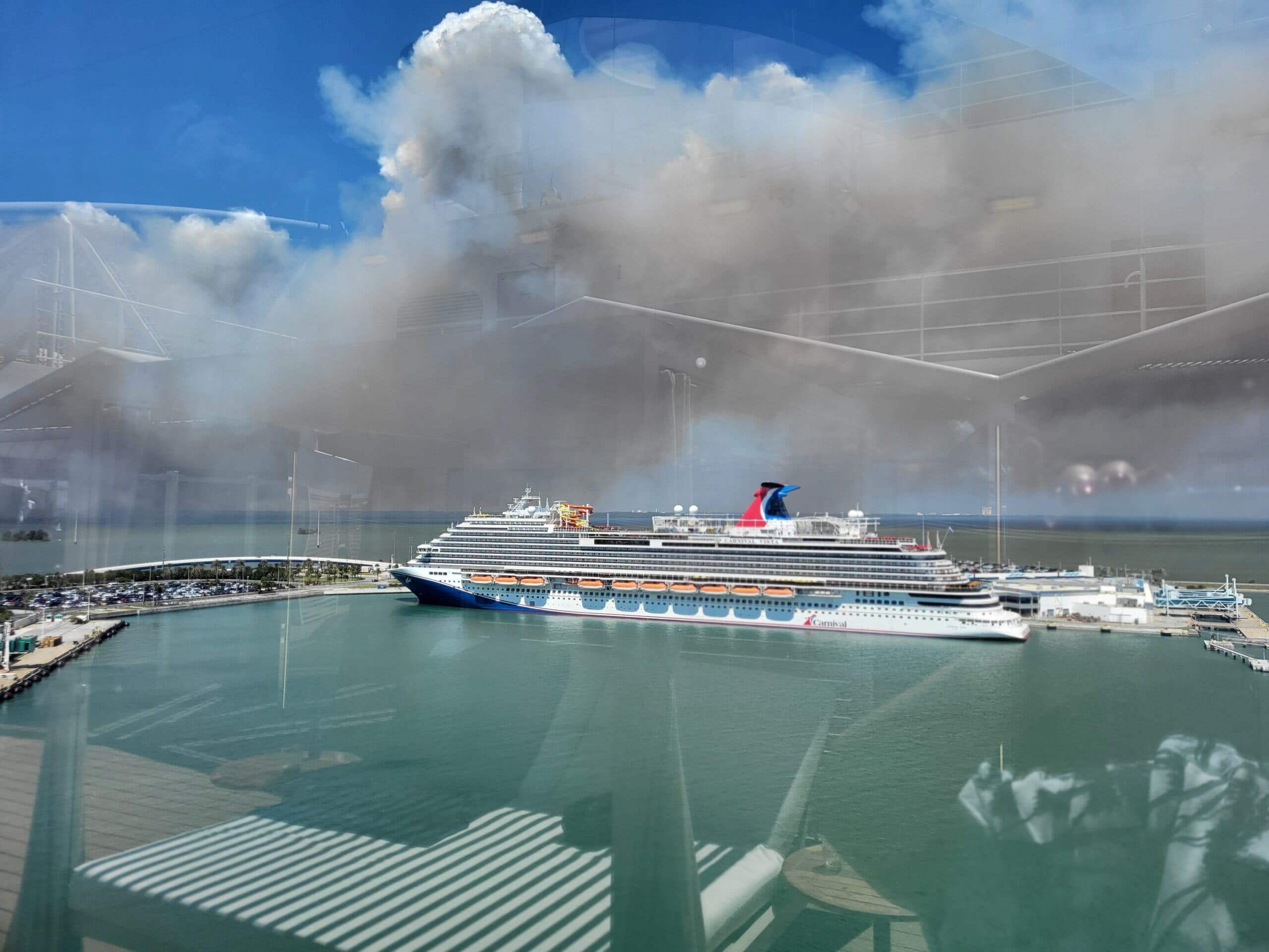 Large Billows of Smoke Over Florida Alarm Locals